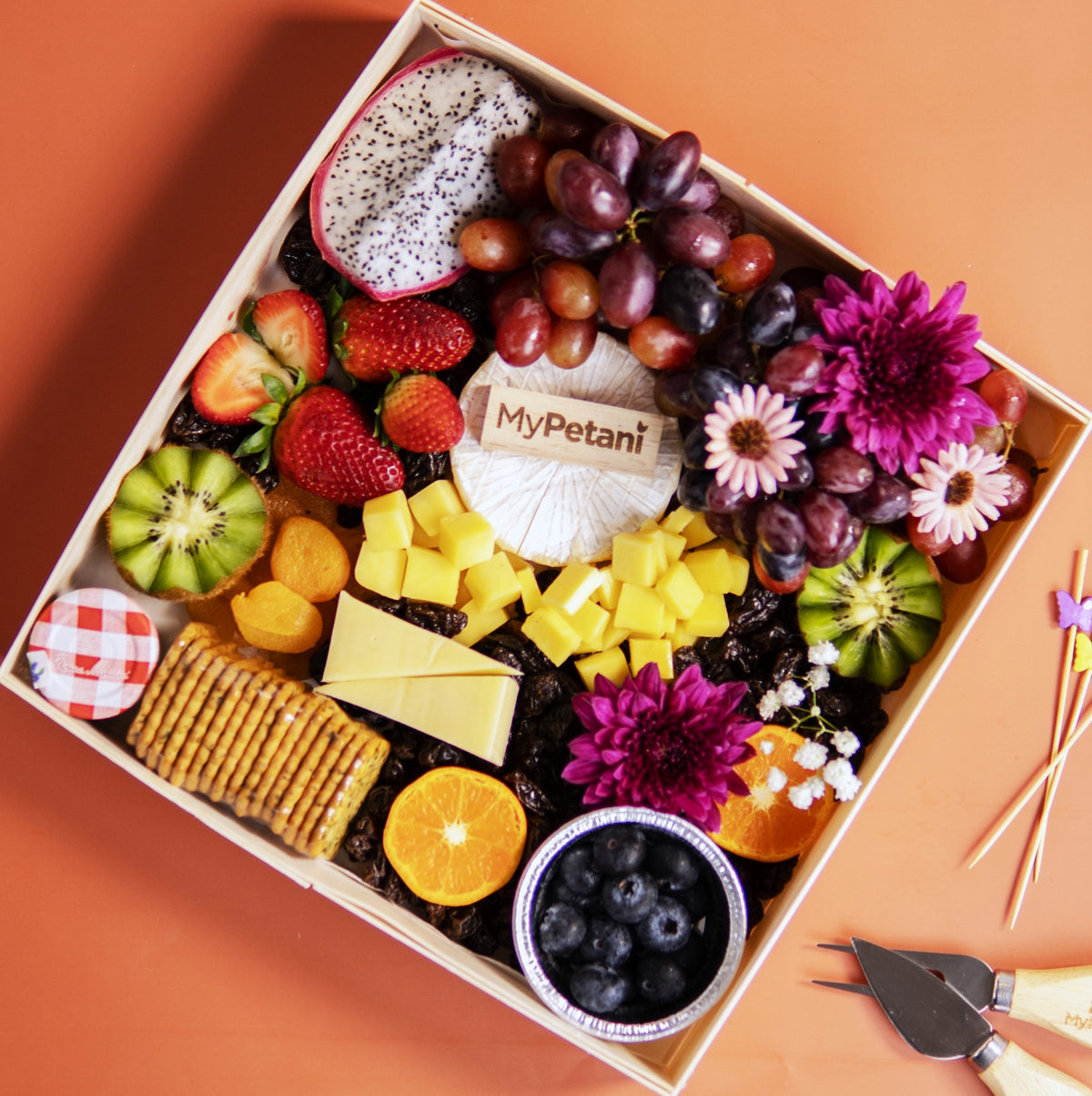 Super Cheese Fruit Platter